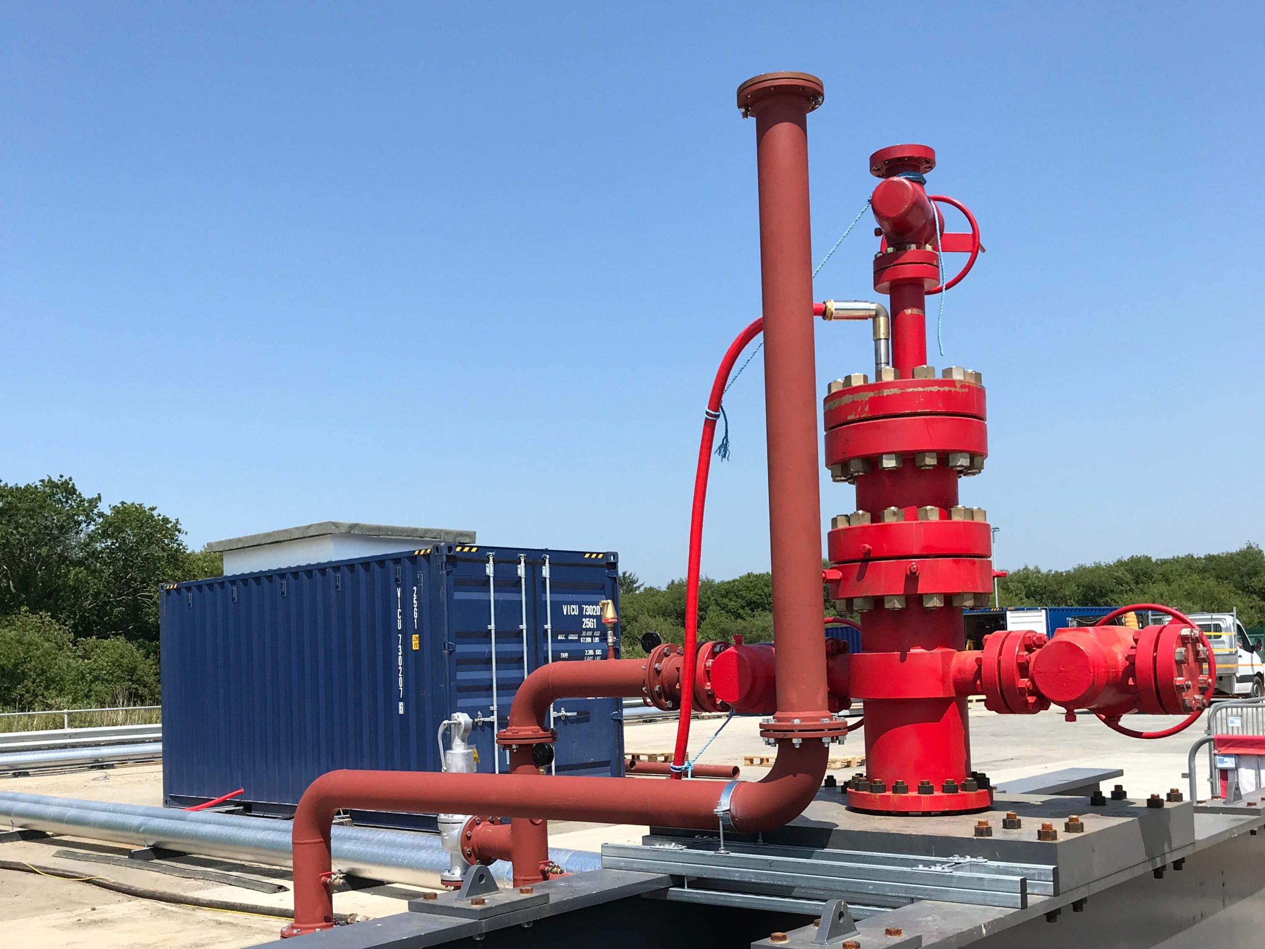 Two containers and a Christmas Tree – Eden Geothermal